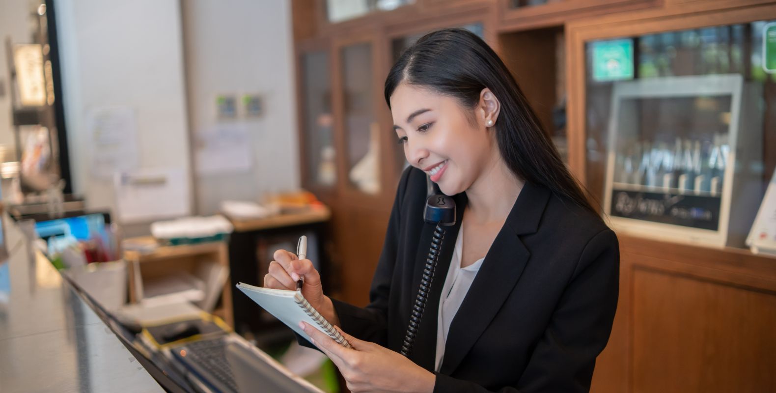 Hotel, Motel, and Resort Desk Clerk Job Description